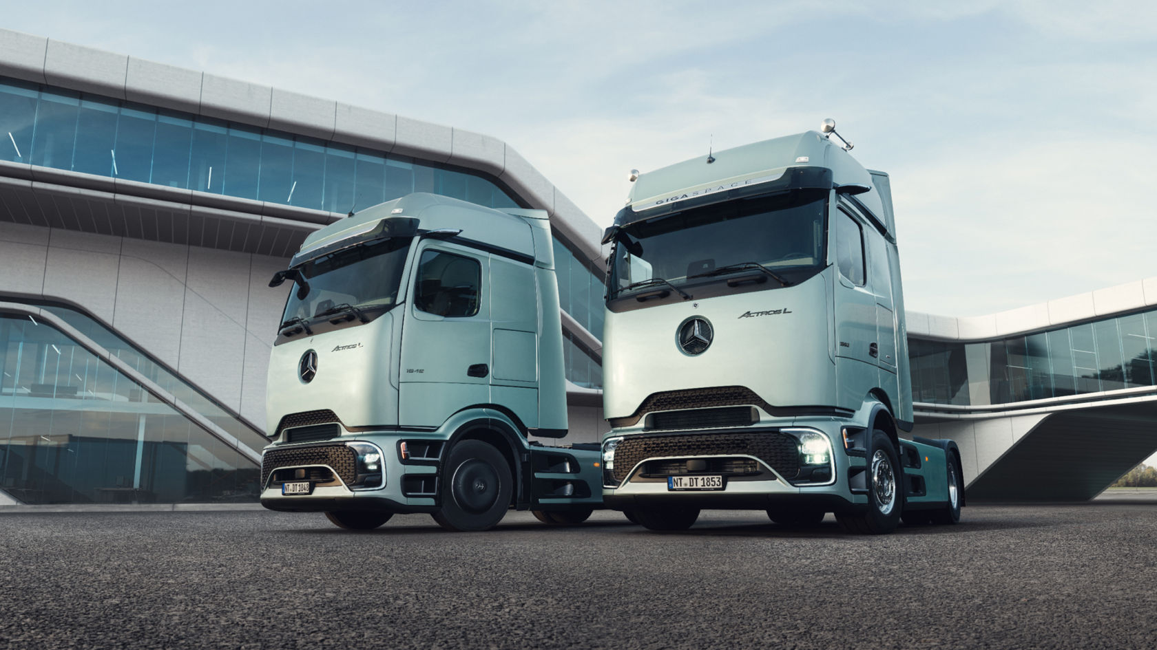 Actros L with ProCabin | Mercedes-Benz Trucks