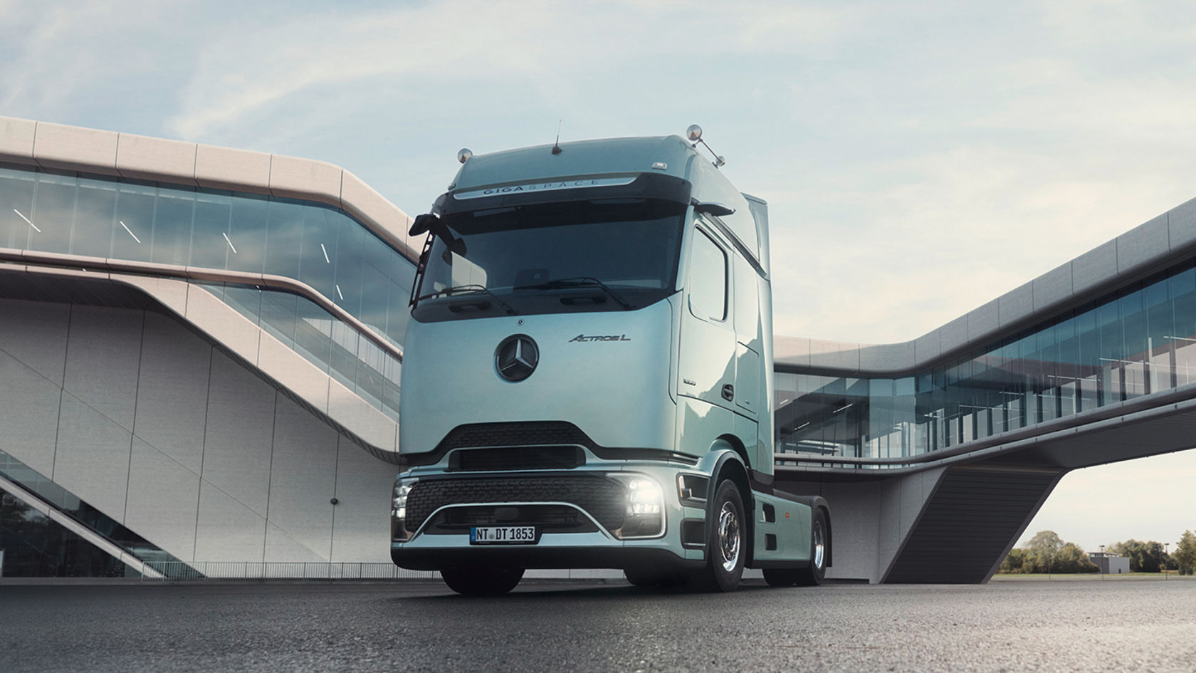 Actros L with ProCabin | Mercedes-Benz Trucks