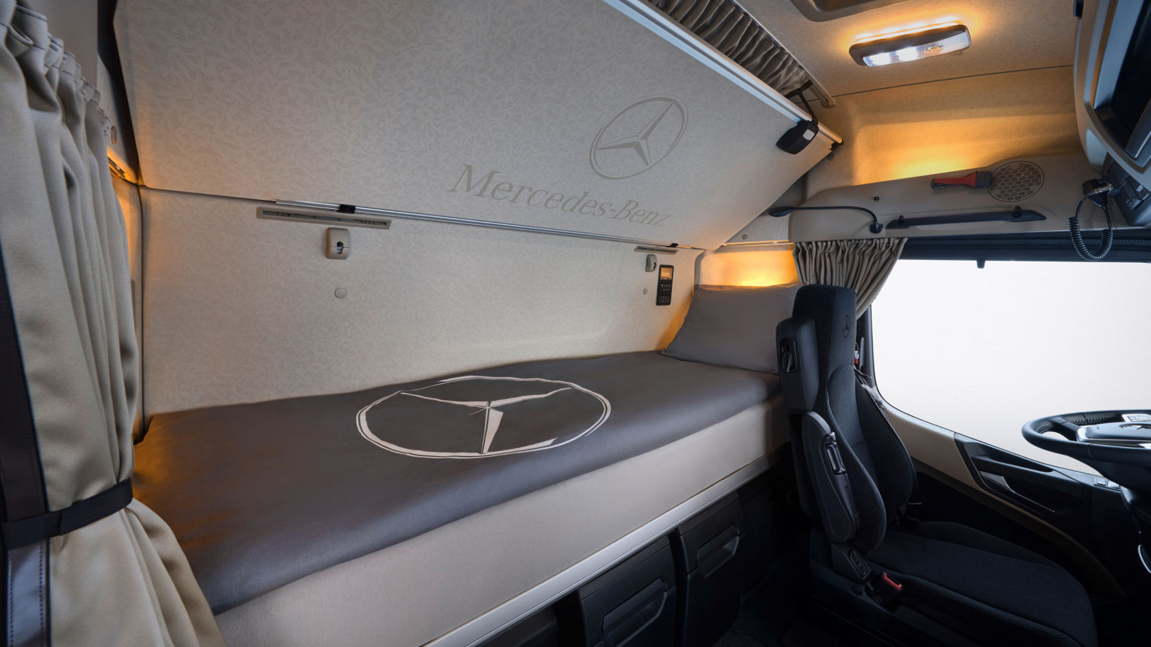 Accessories and retrofits | Mercedes-Benz Trucks