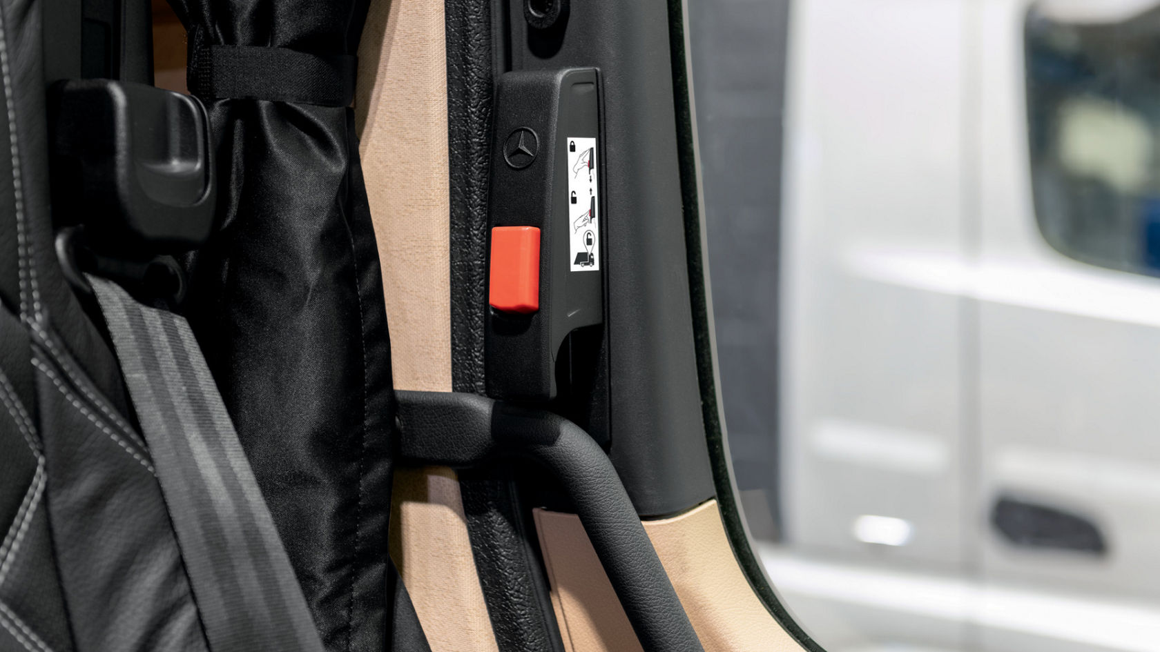 Accessories and retrofits | Mercedes-Benz Trucks UK