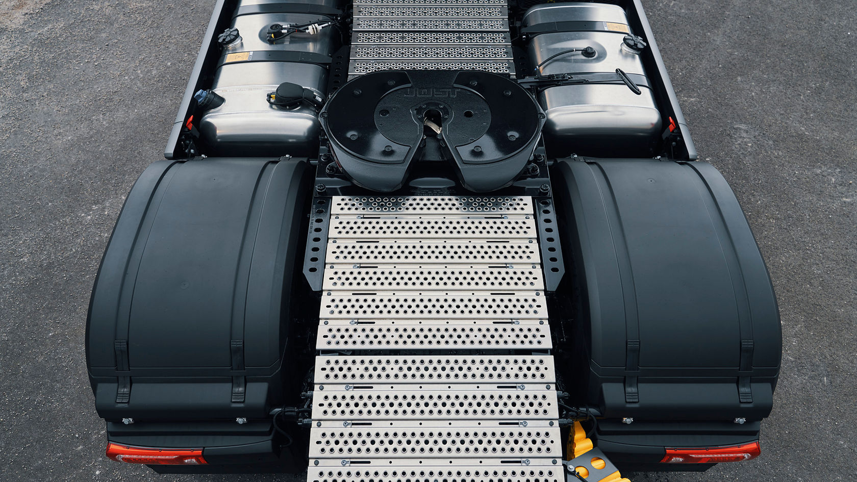 액세서리 및 추가 장착 | Mercedes-Benz Trucks