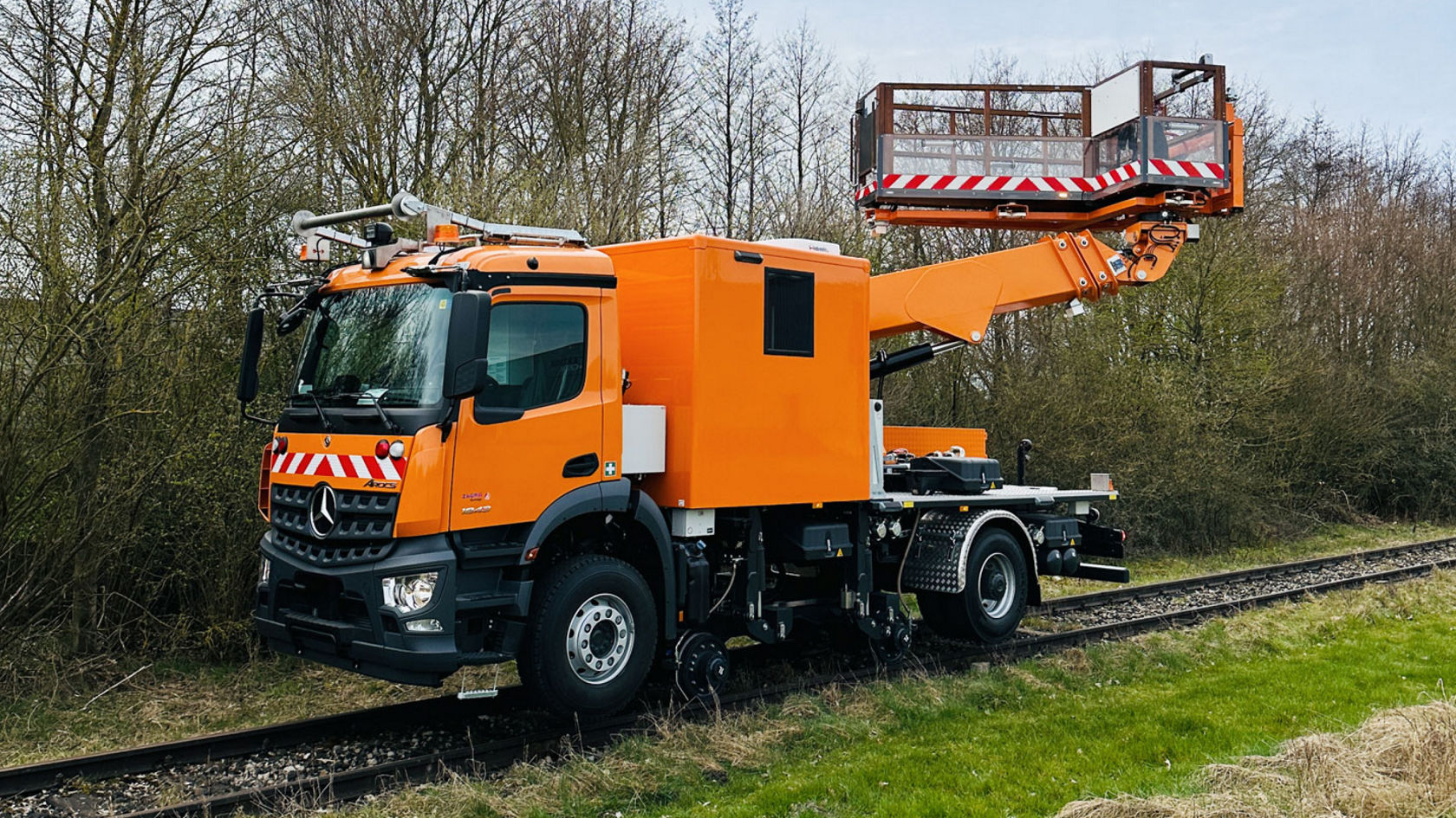 Two-way | Mercedes-Benz Trucks