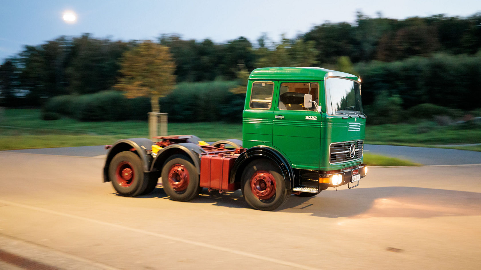 Mit neuem V10: Der LPS 2032 der Hamprechts | Mercedes-Benz Trucks ...