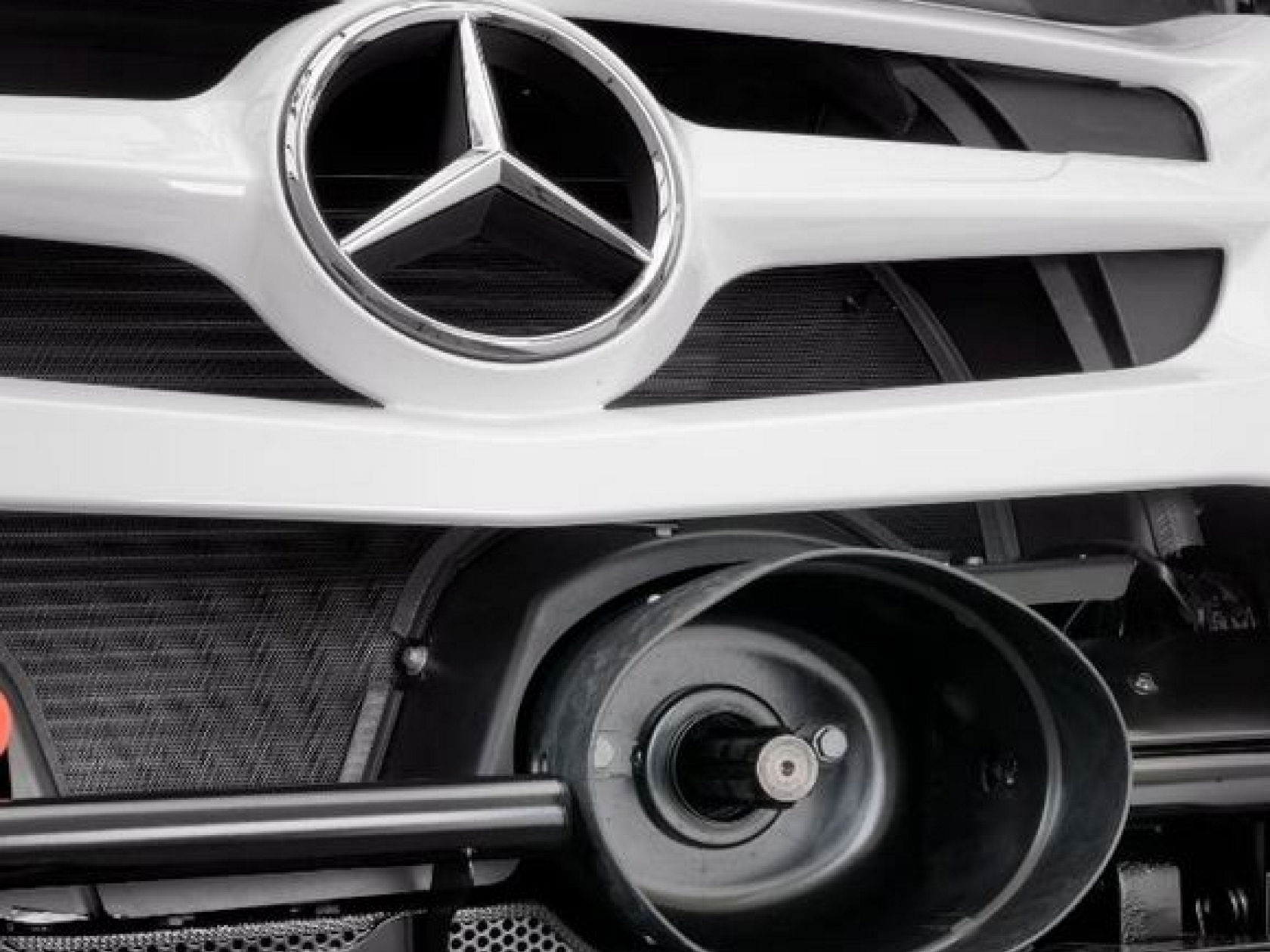 Unimog implement carrier | Mercedes-Benz Trucks