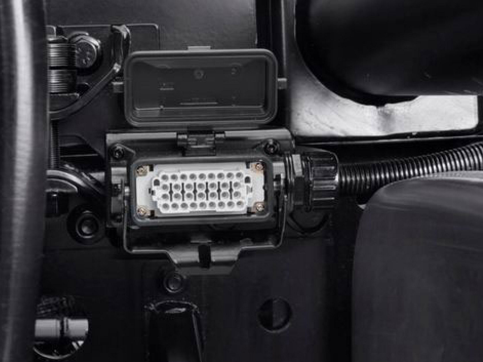 Unimog implement carrier | Mercedes-Benz Trucks