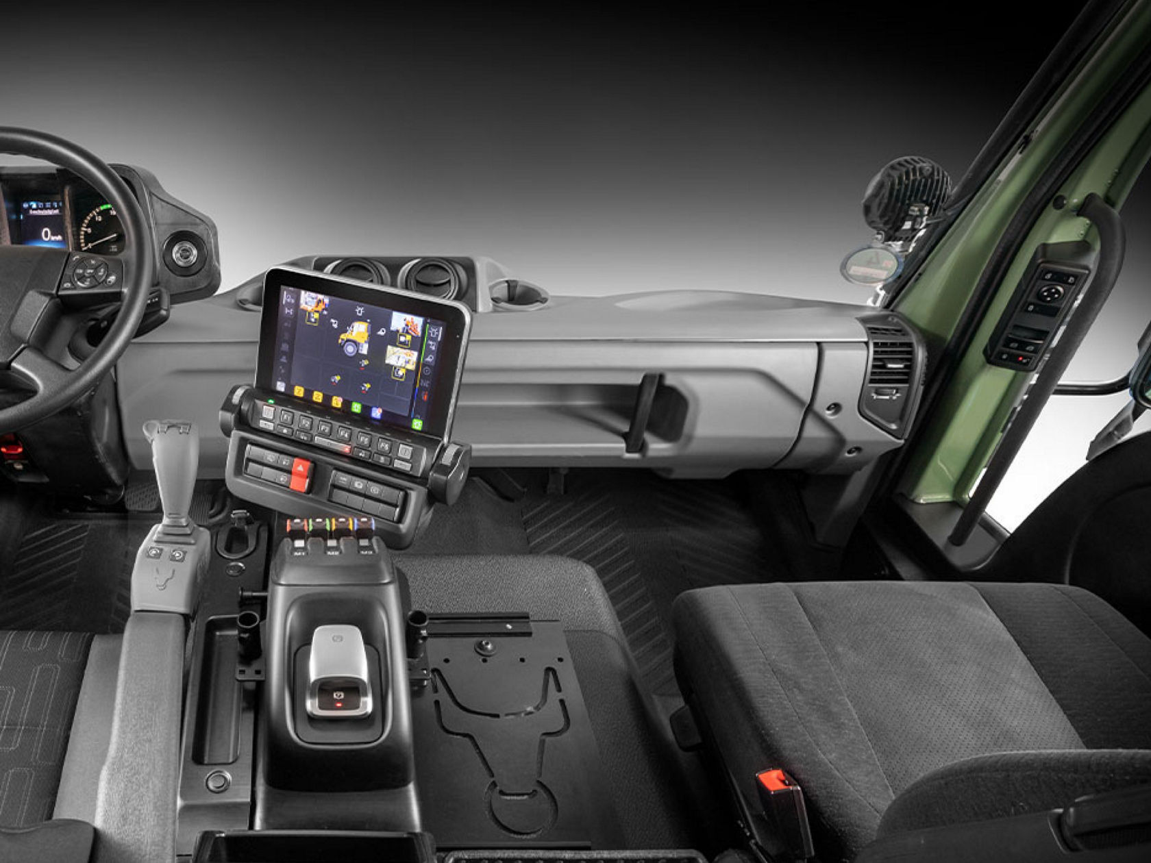 Unimog implement carrier | Mercedes-Benz Trucks