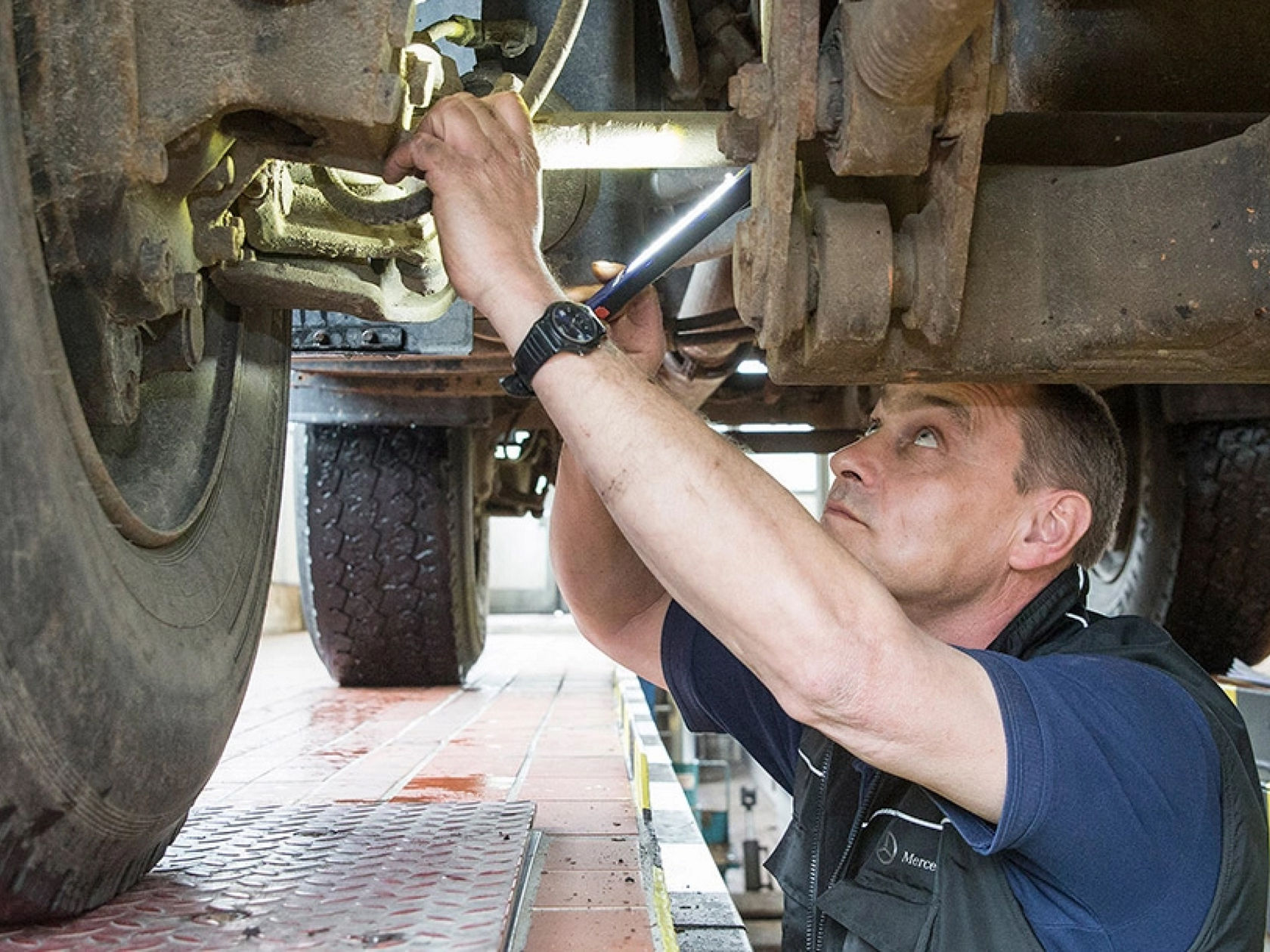 Mercedes‑Benz Trucks Genuine Oil and Chemical Products | Mercedes-Benz ...