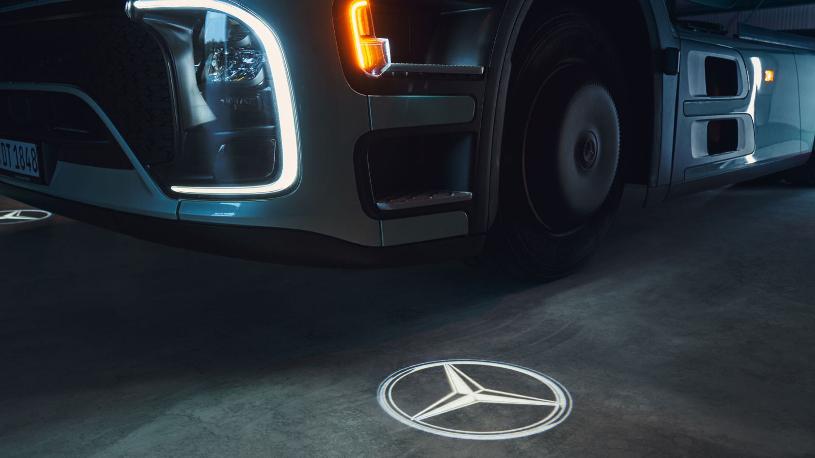 Accessories and retrofits | Mercedes-Benz Trucks